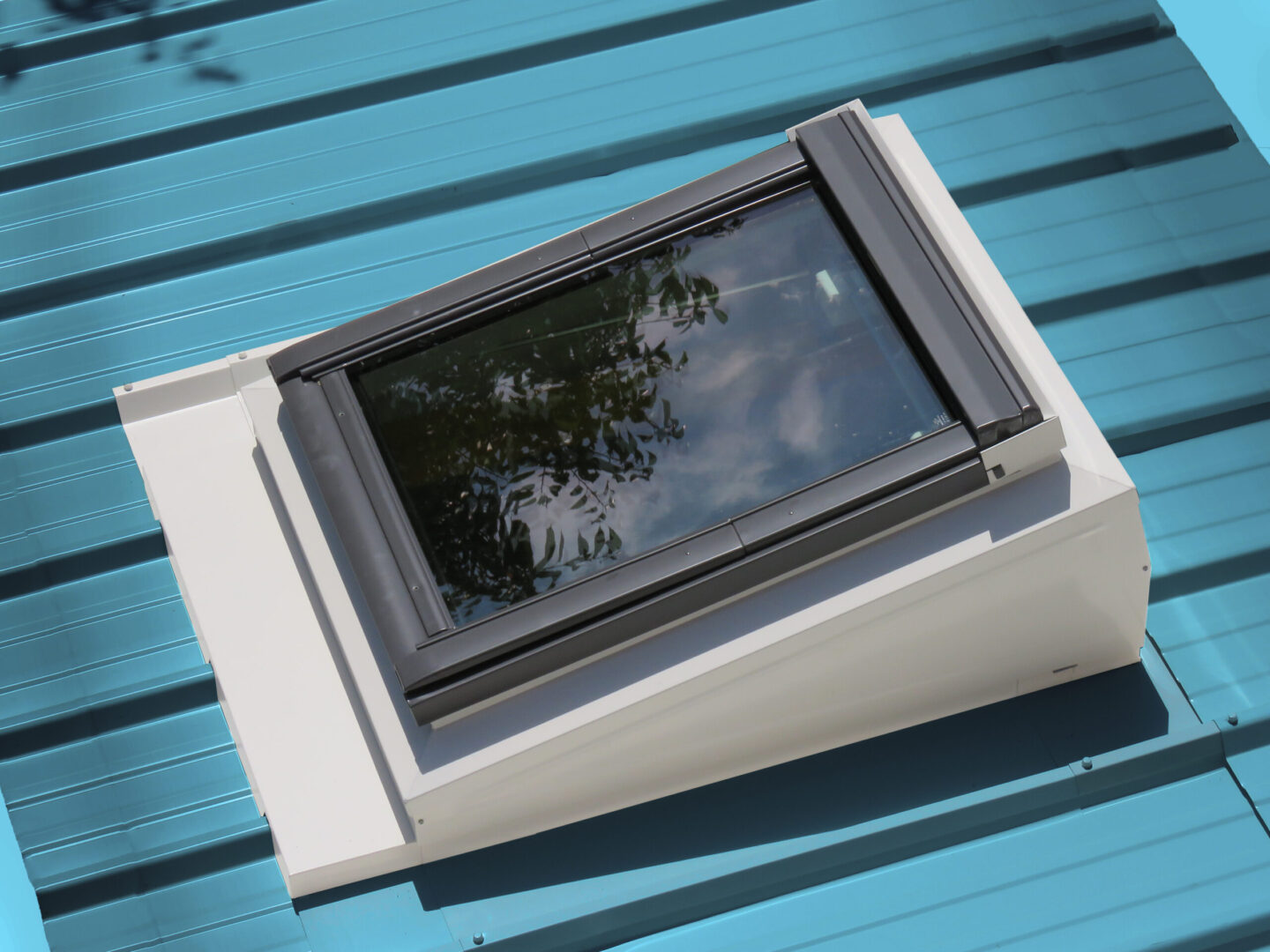 Costière velux bac acier, fenetre de toit sur bac acier - Pratikal